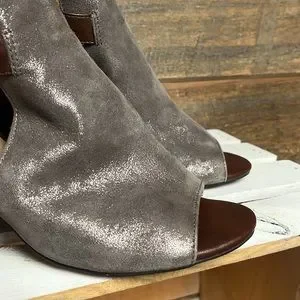 Isola | Shoes | Studio Isola Lillith Suede Upper Heel Sandal Booties ...